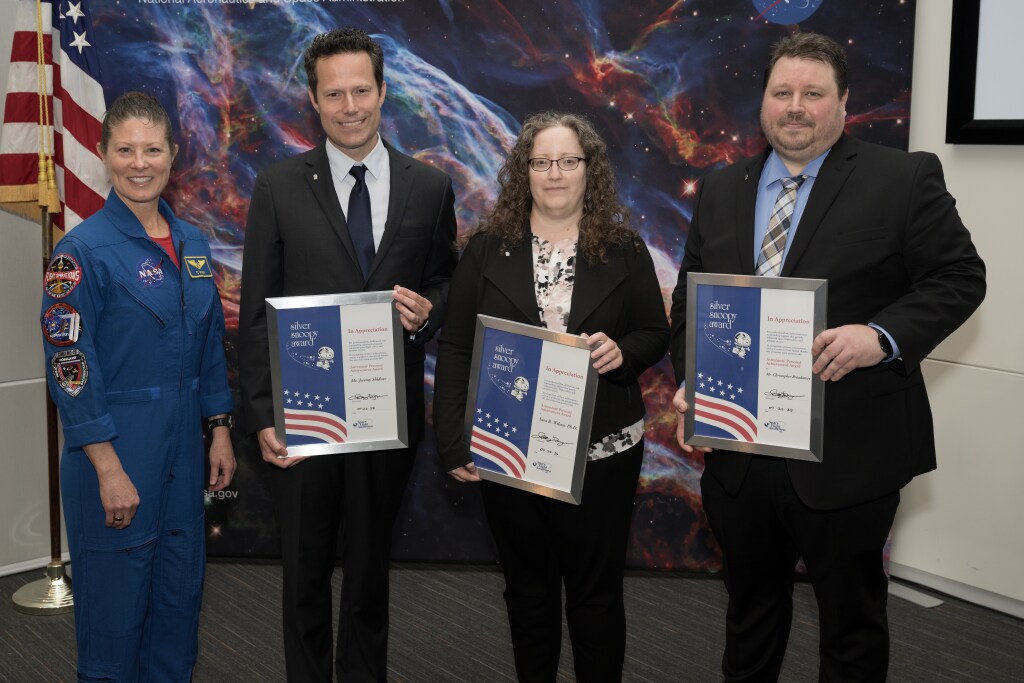 Tres ingenieros de la NASA reciben el prestigioso Silver Snoopy por su ...